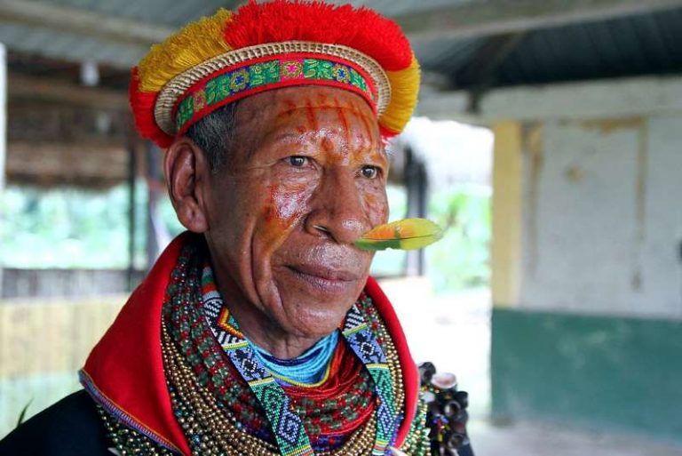 Cofán, an indigenous people between Colombia and Ecuador - Del Amazonas